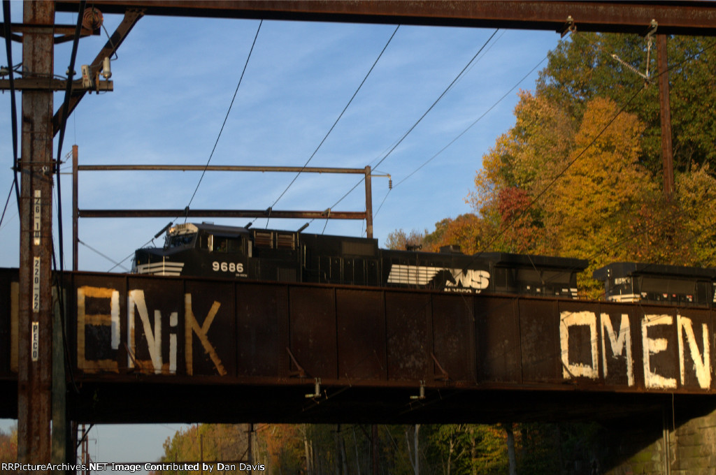 NS C40-9W 9686 leads 17G west over the TREL at CP West Lang